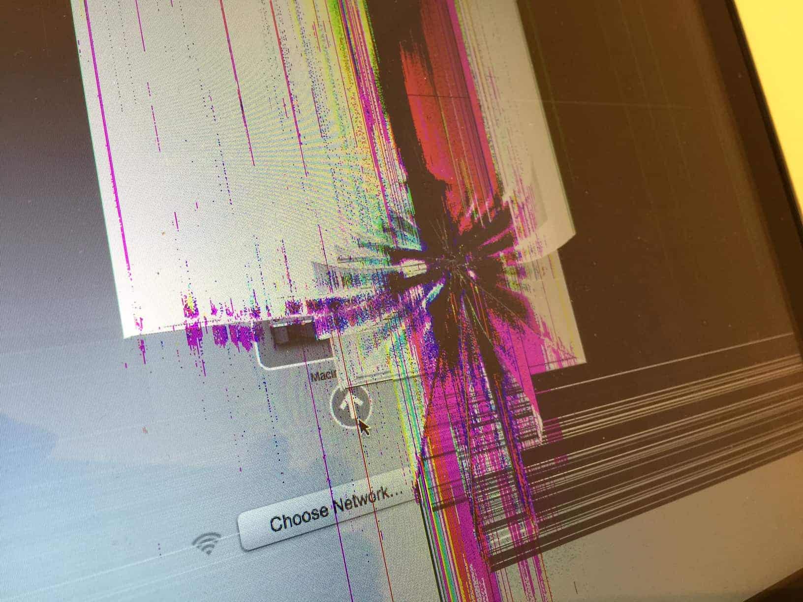 Smashed LCD Screen on MacBook Pro - Mac Screen Repair