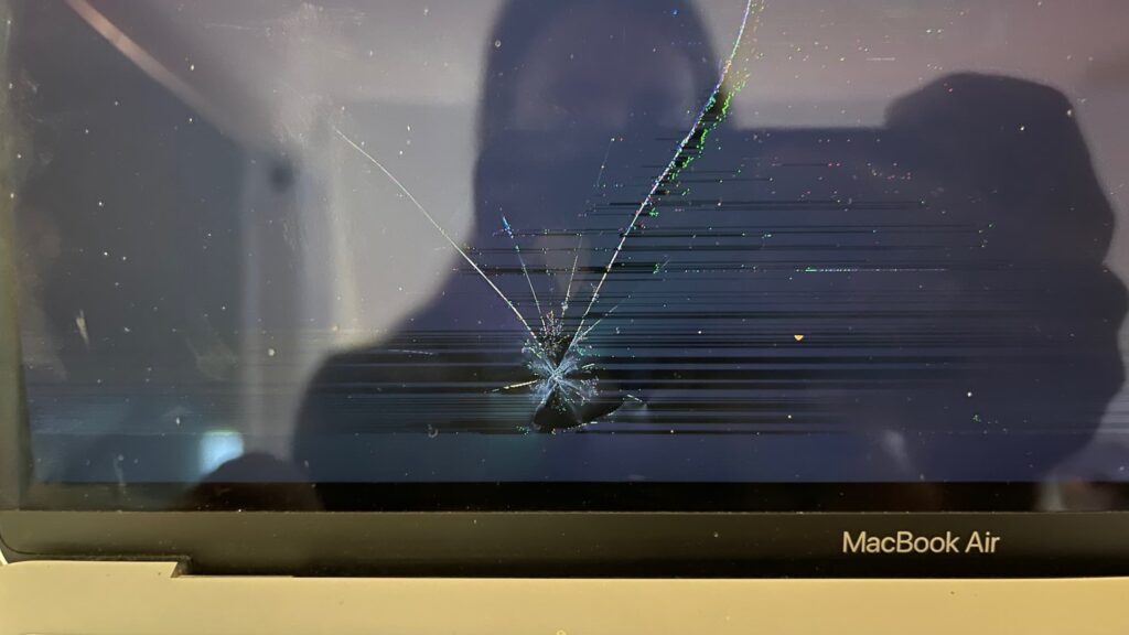 MacBook Air A2179 2020 Cracked Screen